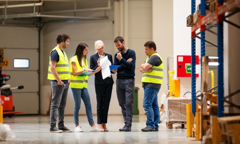 19 Tips to Organize a Warehouse Efficiently and Productively